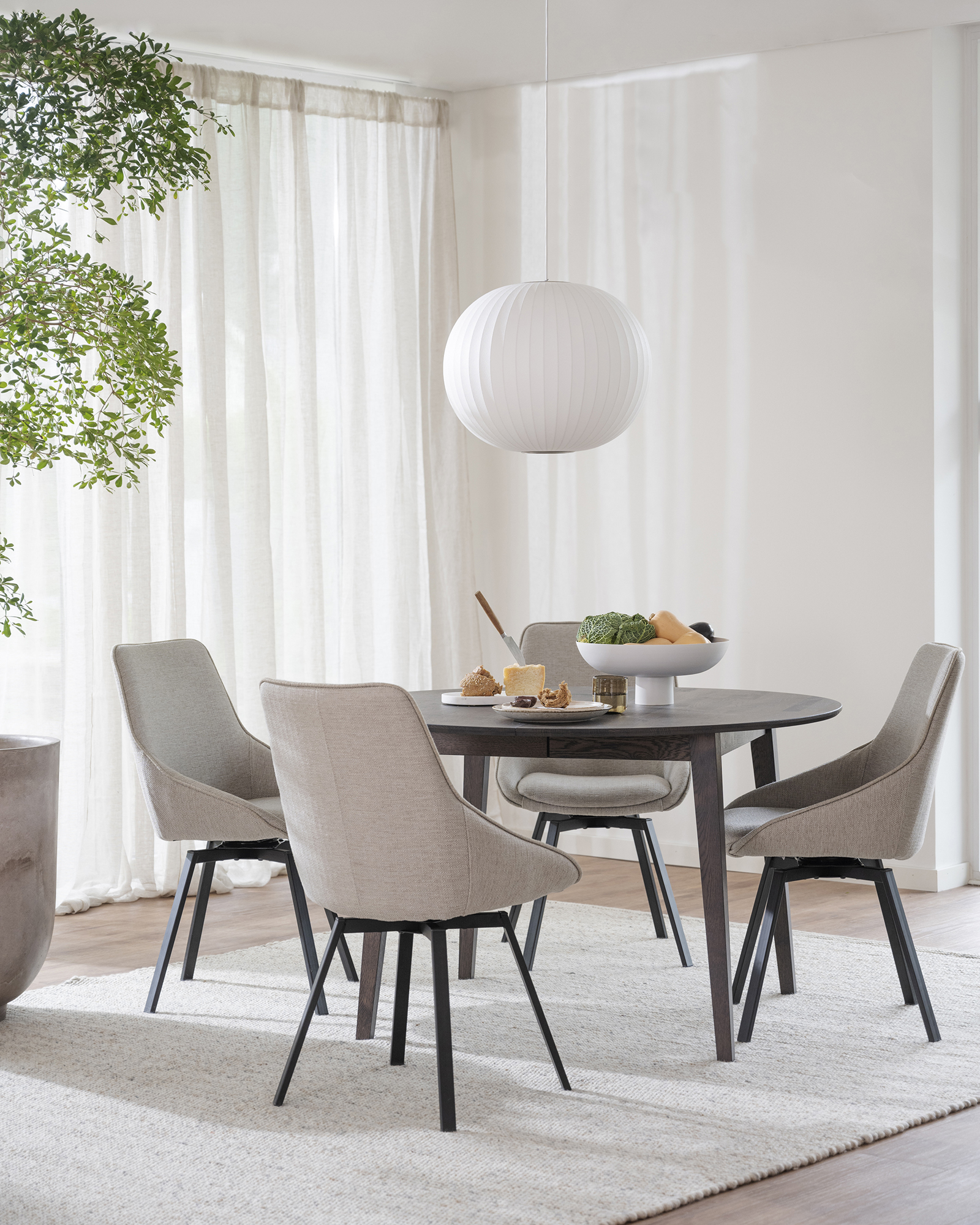 Rowico ALISON stol, beige tyg » Wilma Interiör