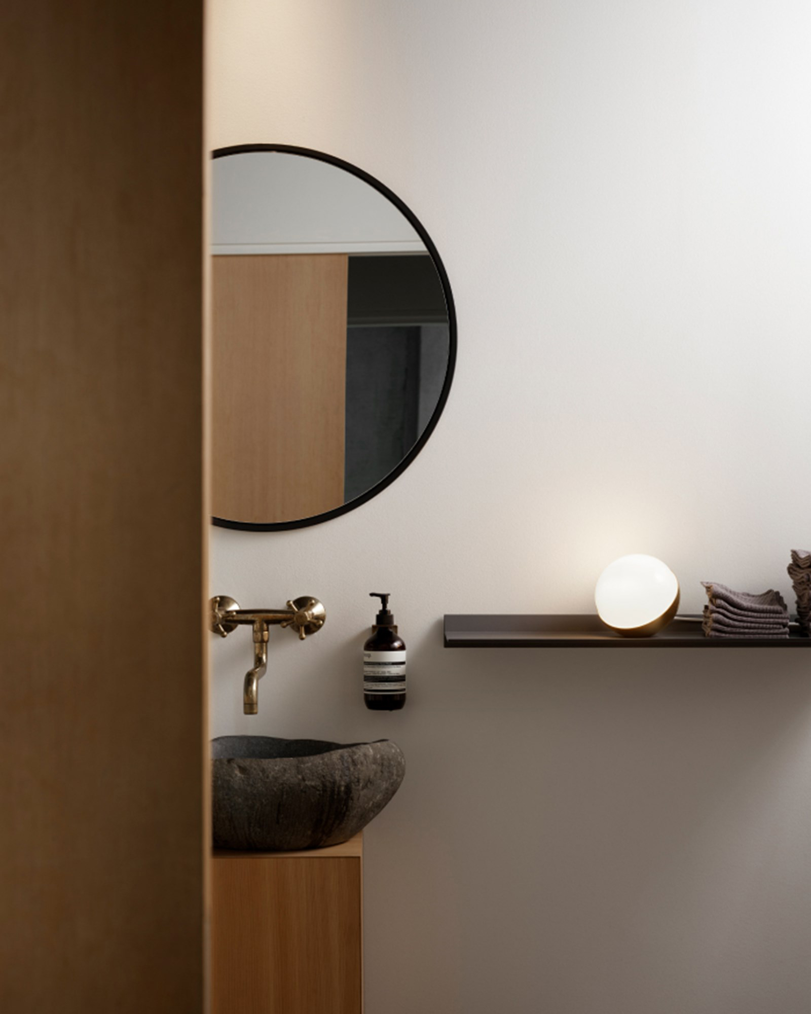 Louis Poulsen VL STUDIO pöytä-/lattiavalaisin » Wilma Interiör