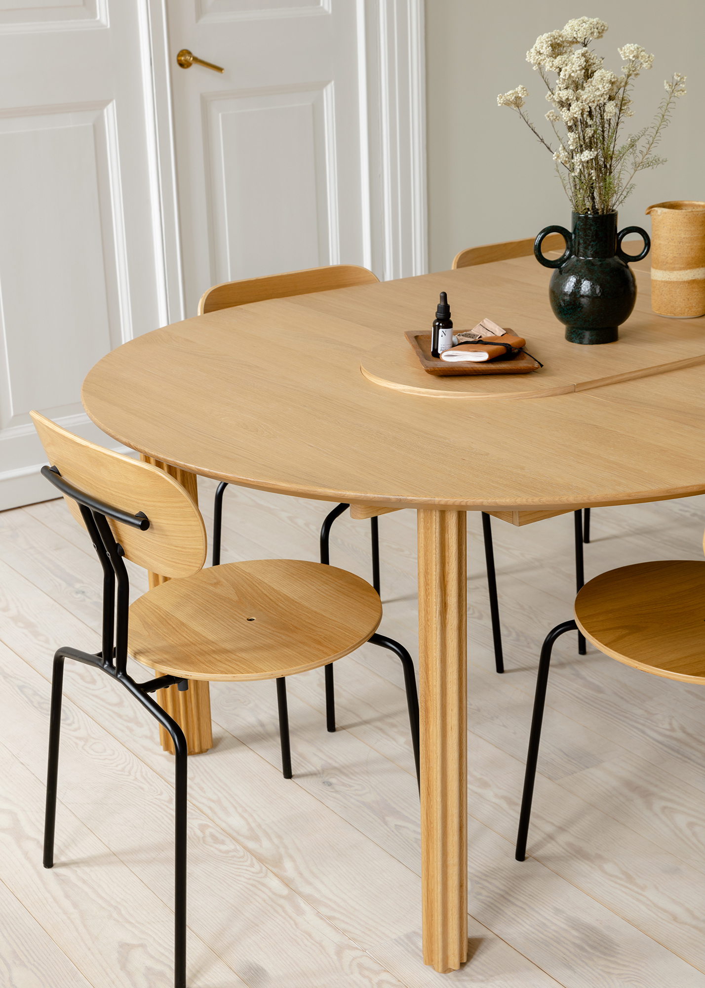 Umage COMFORT CIRCLE jatkettava ruokapöytä 130-200cm, dark oak » Wilma ...